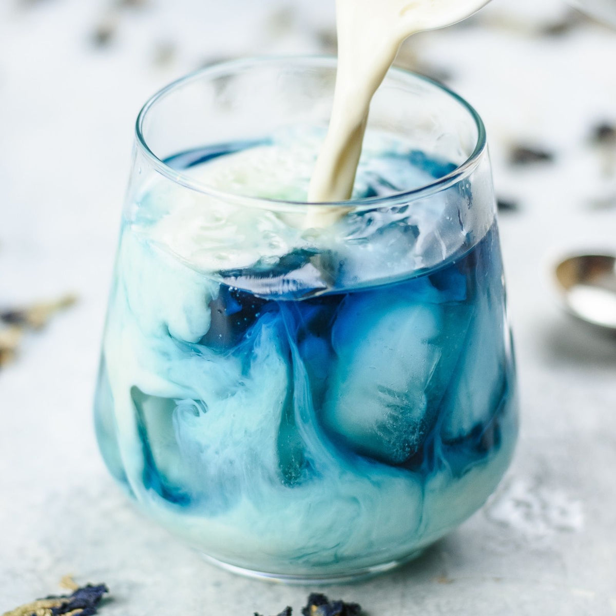 Blue Matcha – Färg och lugn från fjärilsärtan – Rawnice